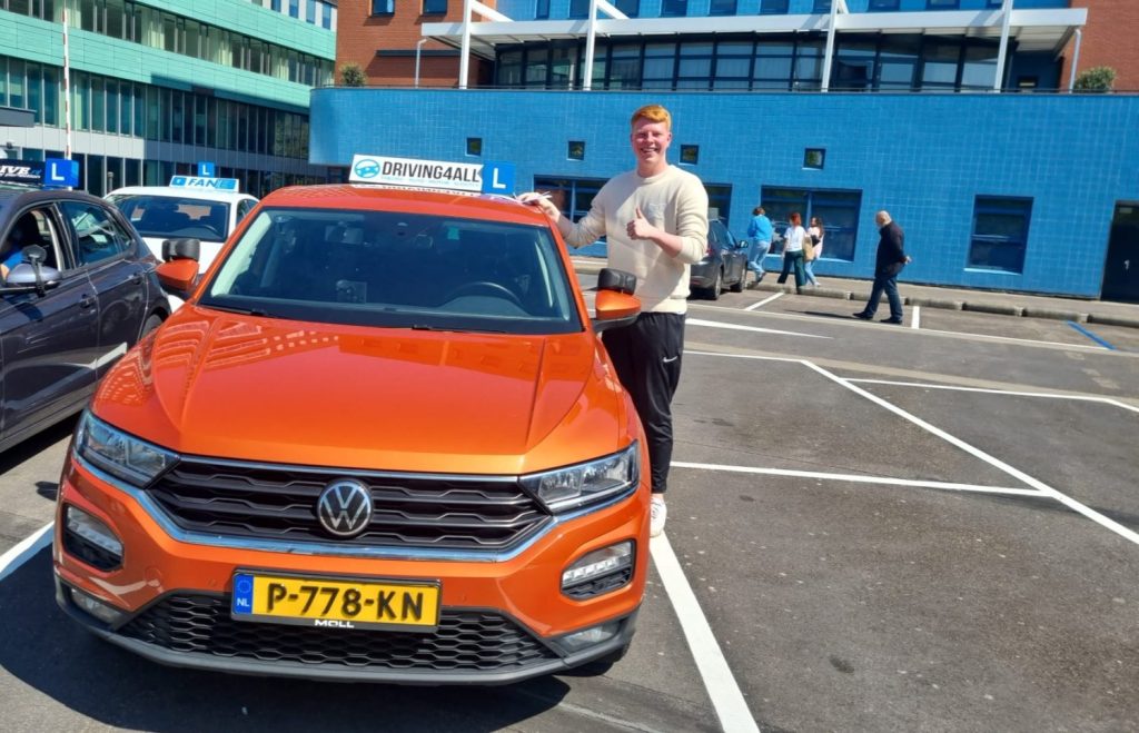 Rijschool Rijswijk Driving4all AUTO, MOTOR EN AUTOMAAT Rijles